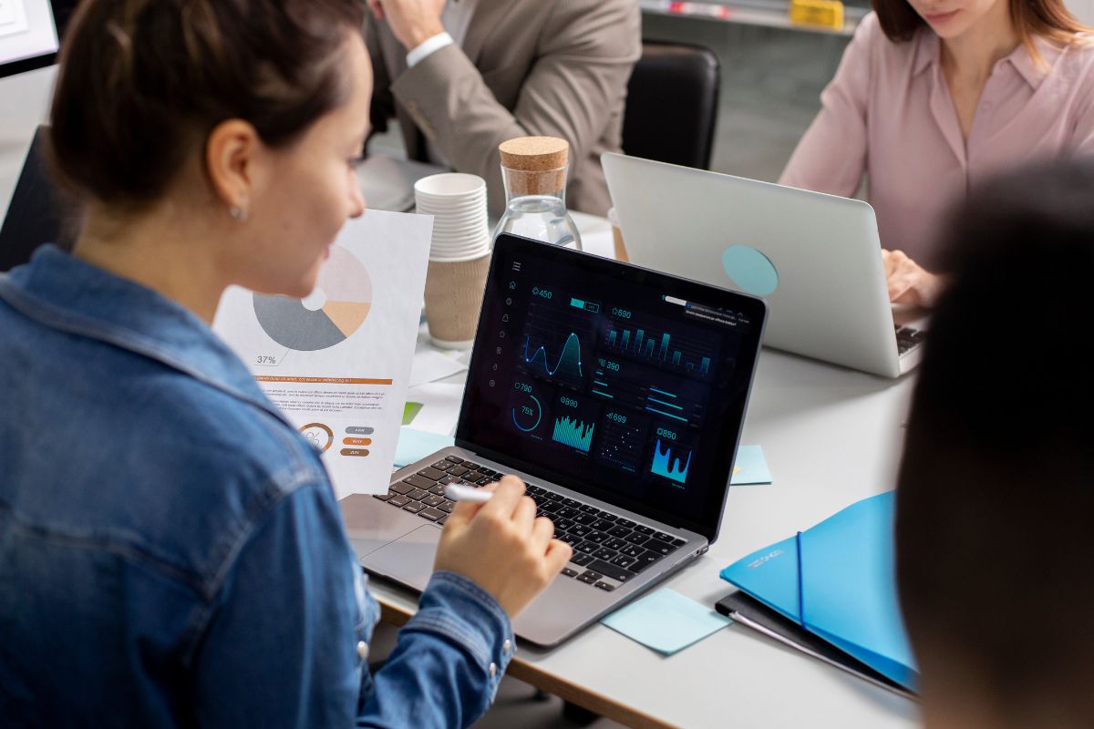 6 เครื่องมือ AI สำหรับทำงาน พร้อมตัวอย่าง และวิธีการใช้งาน - AI GEN